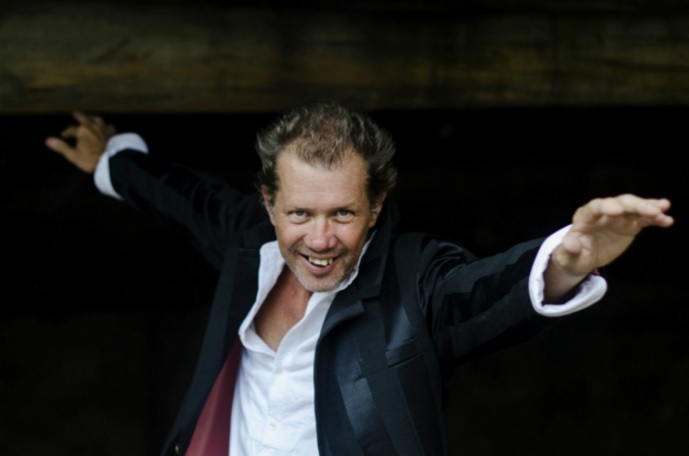 Wander Wildner apresenta novo álbum no Ocidente Acústico – No Palco