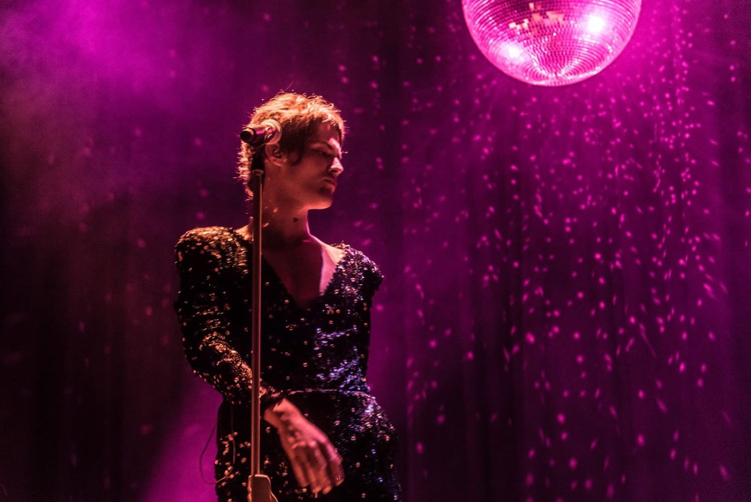 Filipe Catto estreia o show “Over” neste final de semana, no Theatro ...