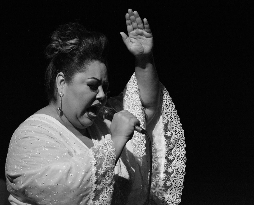 Deborah Rosa apresenta seu novo show, “Samba e Saravá”, na Casa de ...