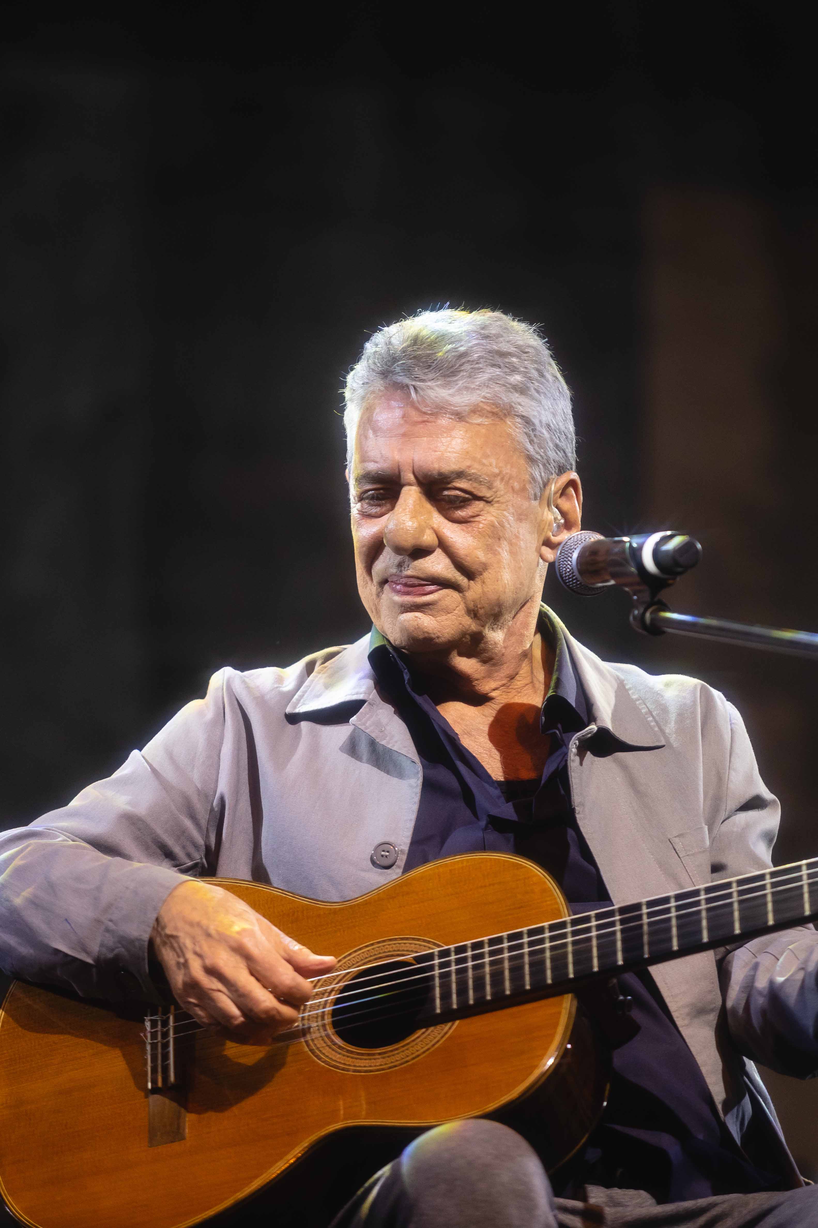 Chico Buarque puxa um samba para espantar o tempo feio em Porto Alegre ...